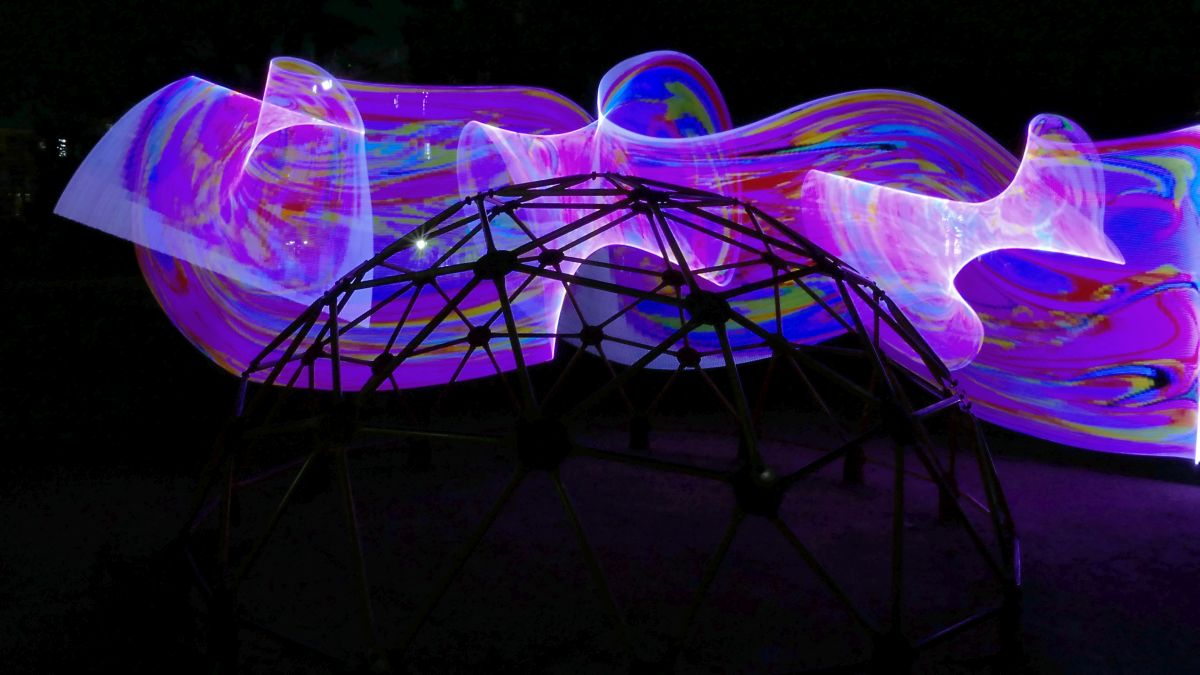 Pixelstick（ピクセルスティック）を持って公園で走り回る。ｰ6 – KEISUI ART STUDIO